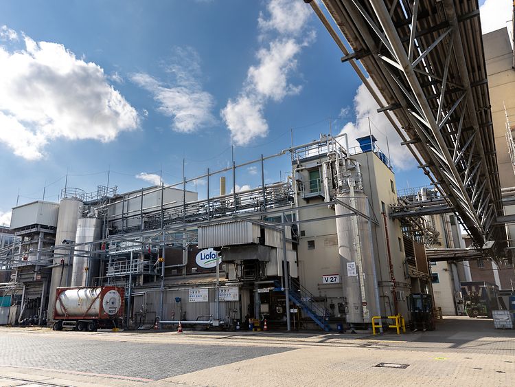 Thoroughly tested: Polyurethane production at Henkel site in Düsseldorf ...